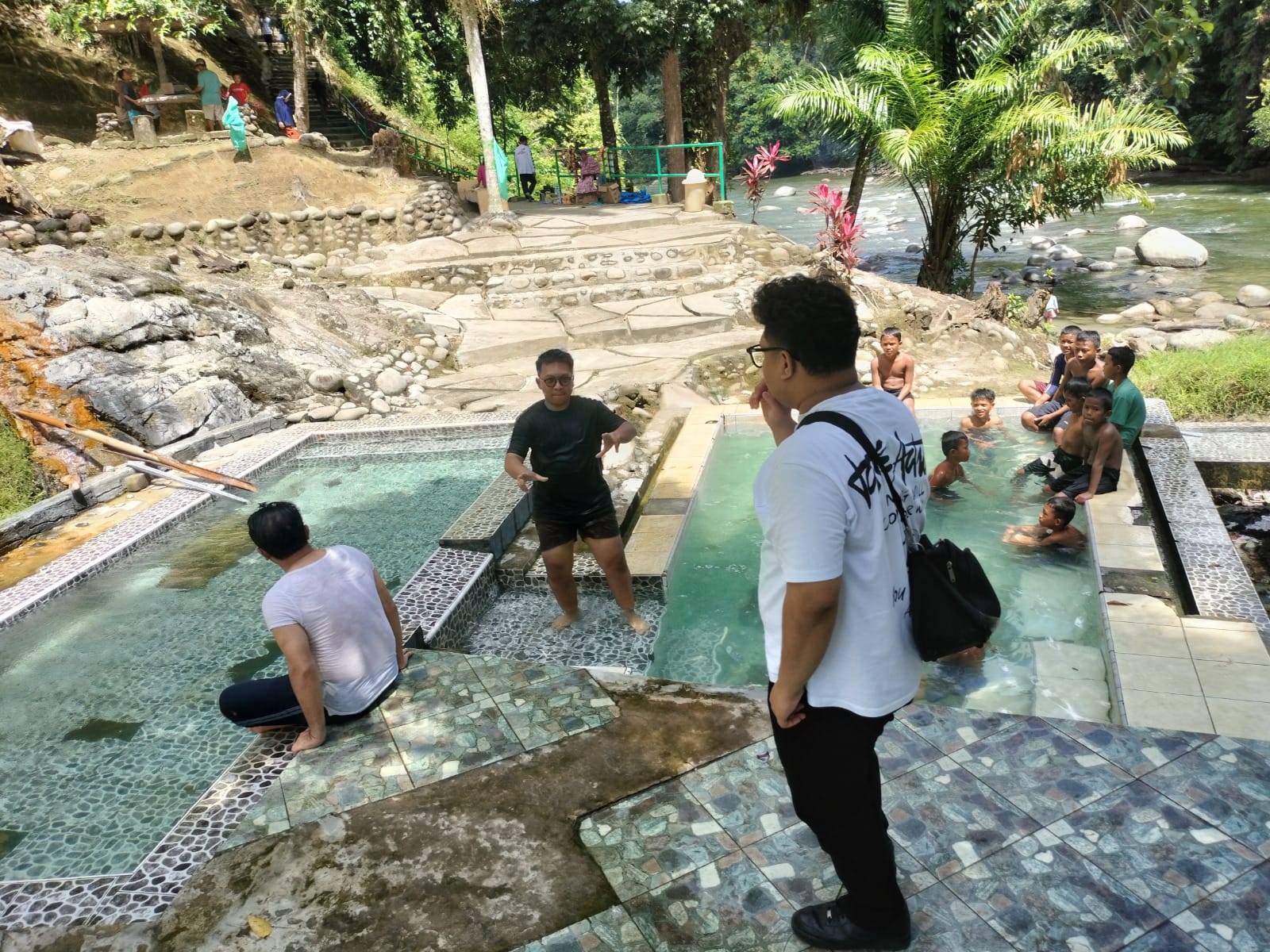 Kunjungi Permandian Air Panas Pincara, Keljo Idol Ajak Wisatawan: "Ayo ...